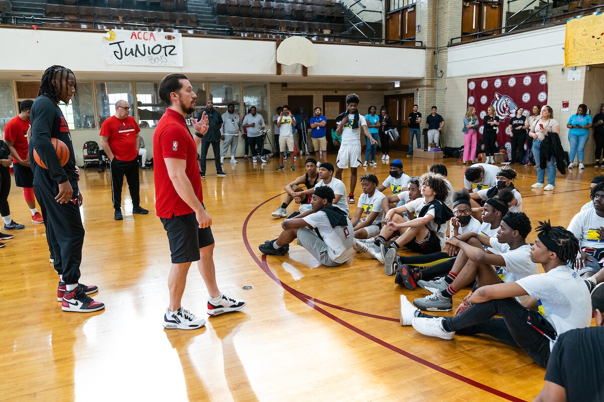 The Bulls and Motorola host a basketball clinic for Black Kids Predict ...