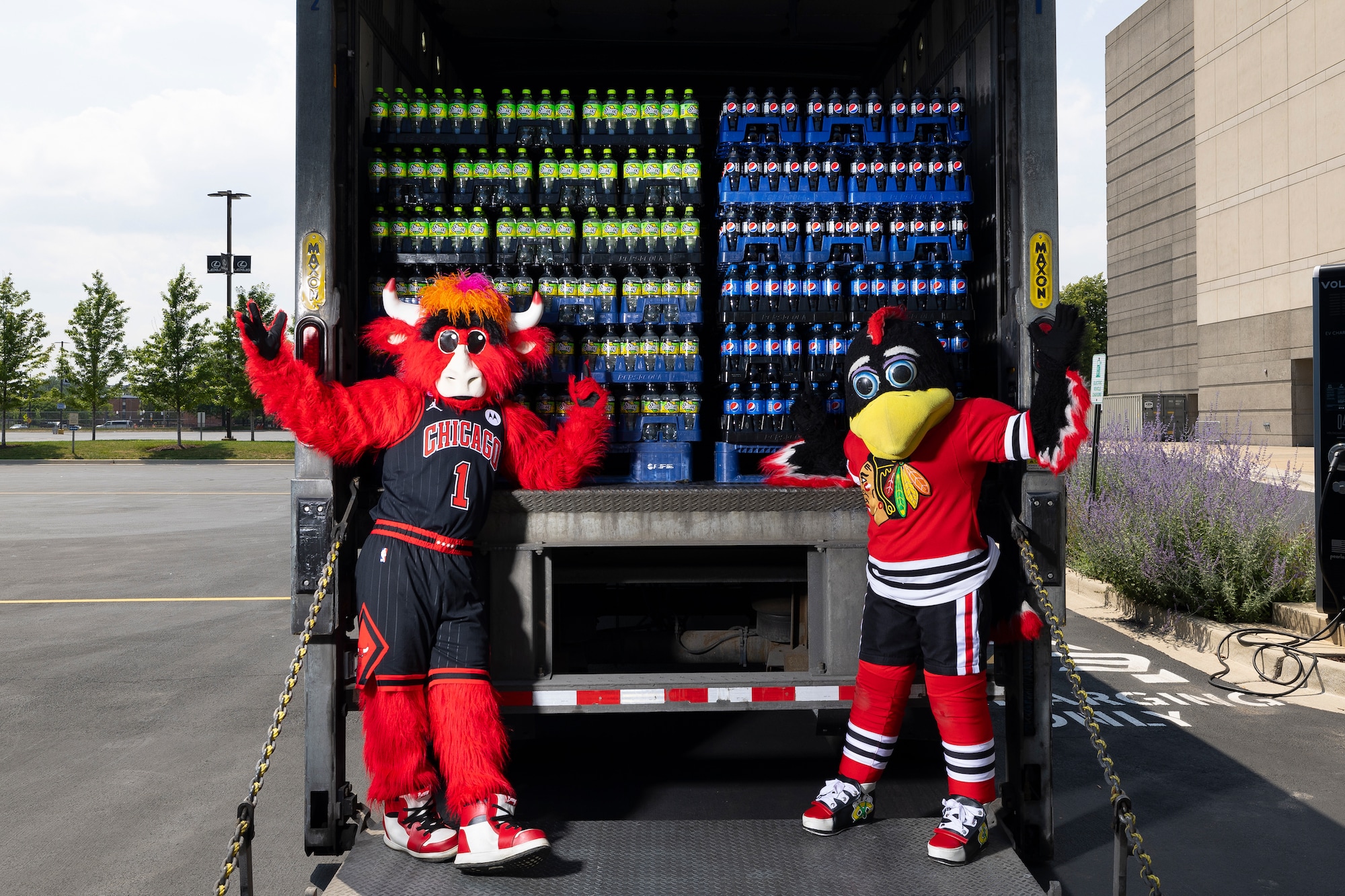 PepsiCo Scores New Official Soft Drink Title with United Center ...