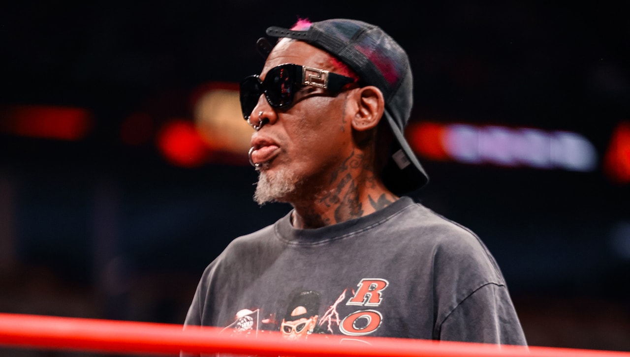 The Worm is back! Dennis Rodman returns to United Center for the first ...