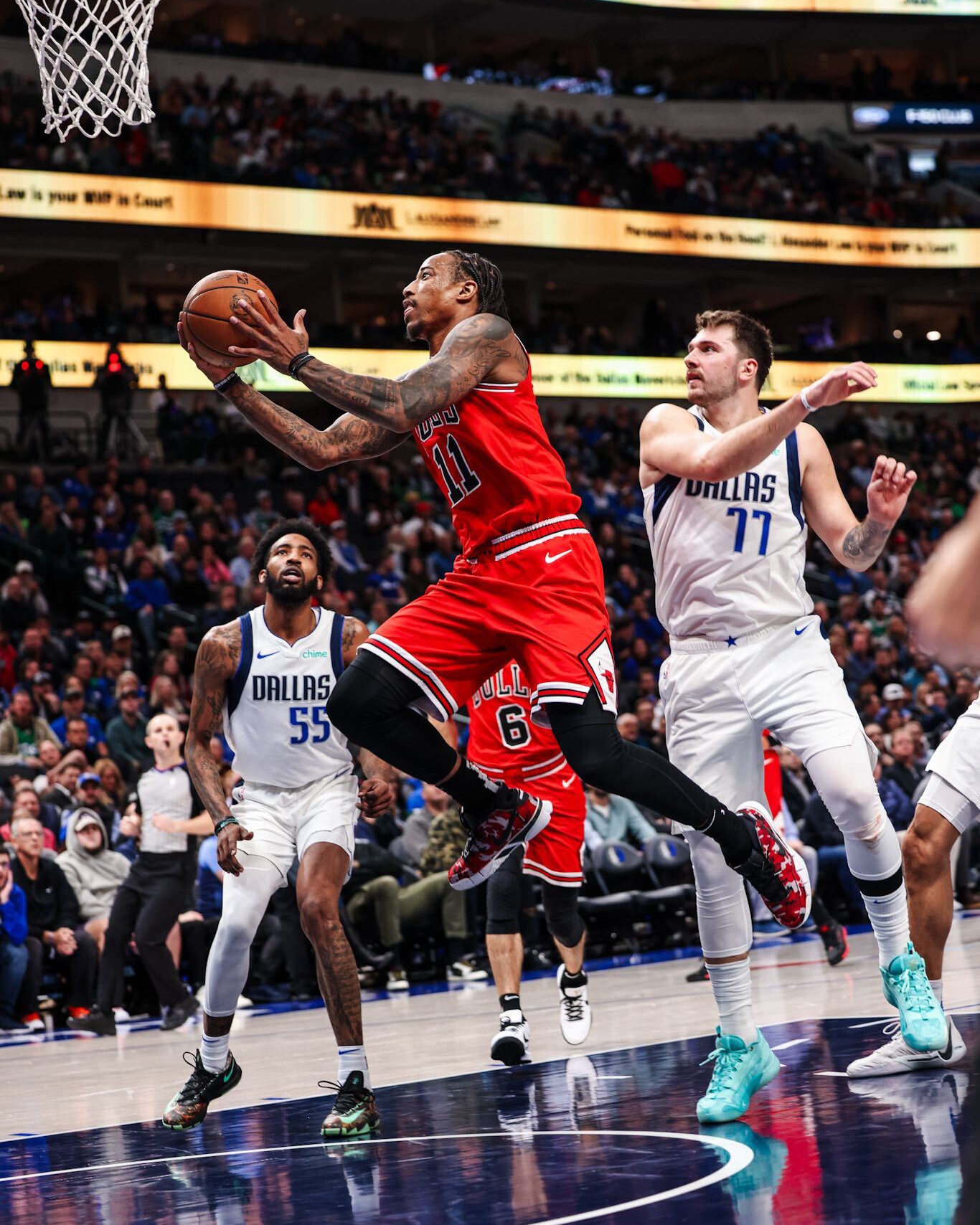 Bulls struggle down the stretch, fall to Mavericks on the road 114-105 | NBA.com