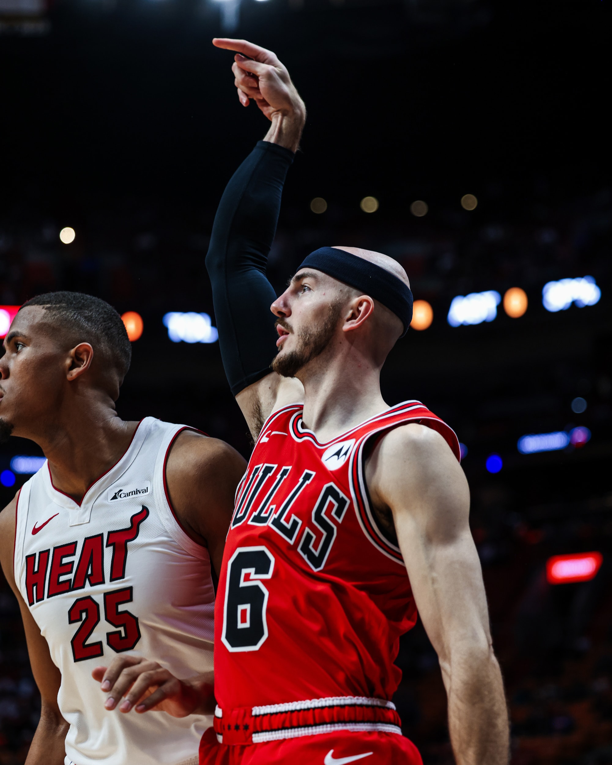 White and Dosunmu shine as Bulls hold off Heat in Miami 124-116 | NBA.com