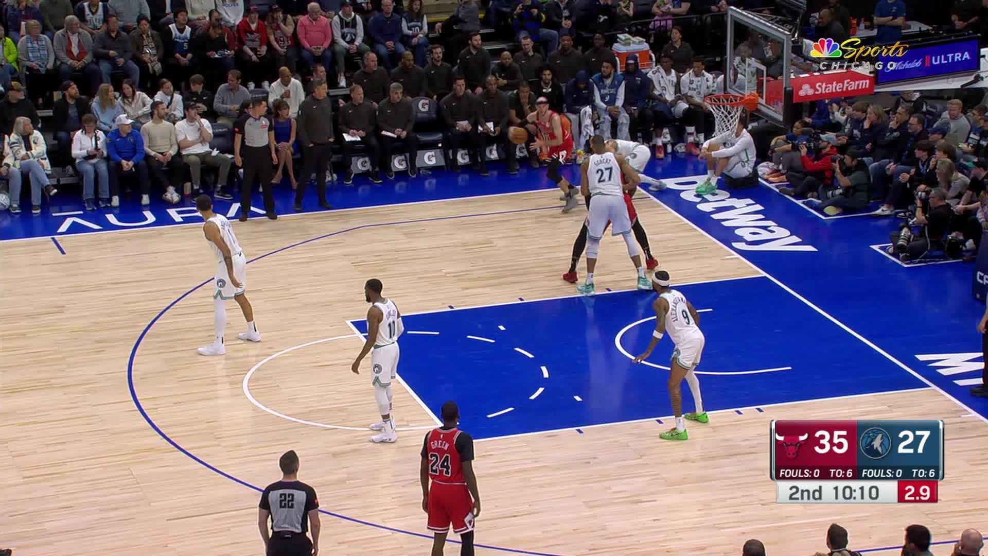 AC can’t miss! He’s 5-for-5 from downtown to start the game!