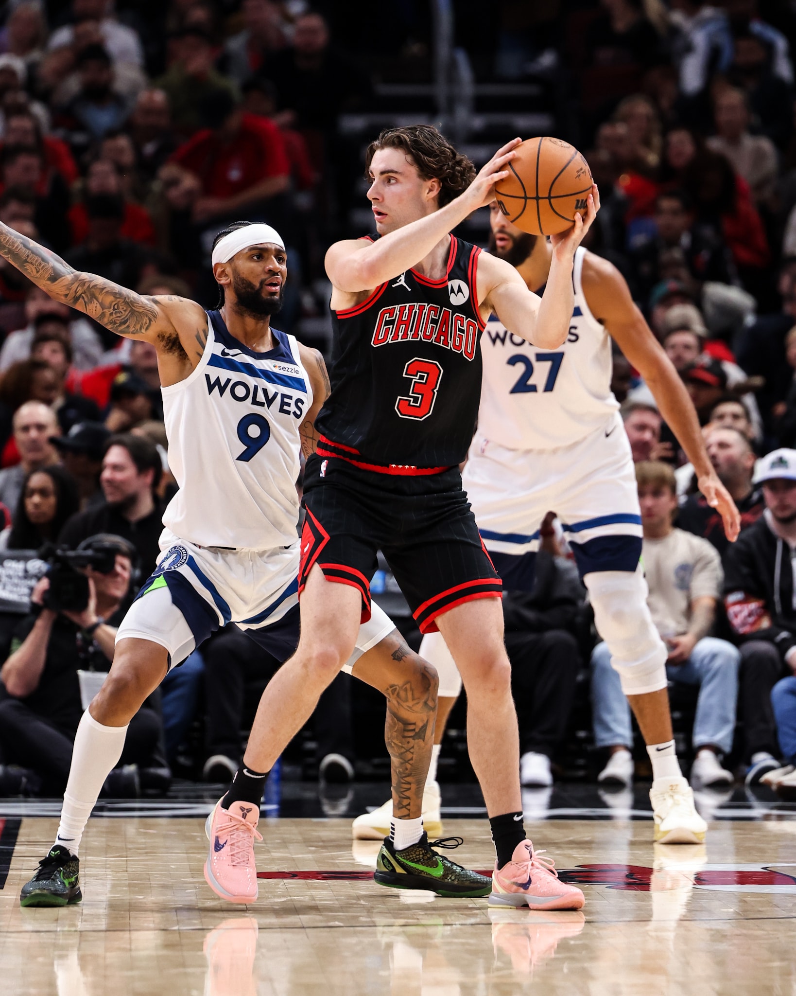 Late surge carries Timberwolves past Bulls, Vučević and White combine ...