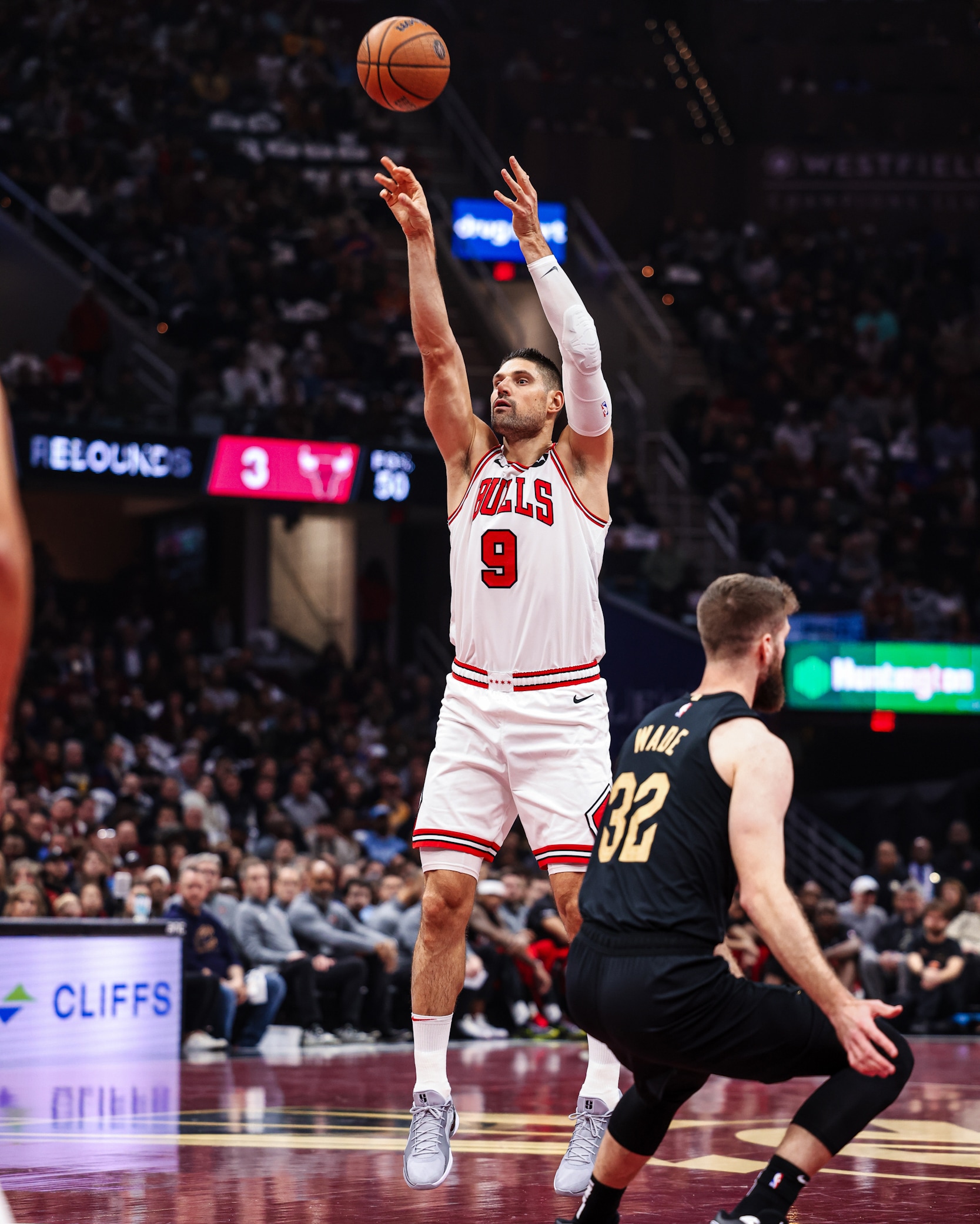 Bulls run out of gas against Cleveland, drop NBA Cup opener | Chicago Bulls