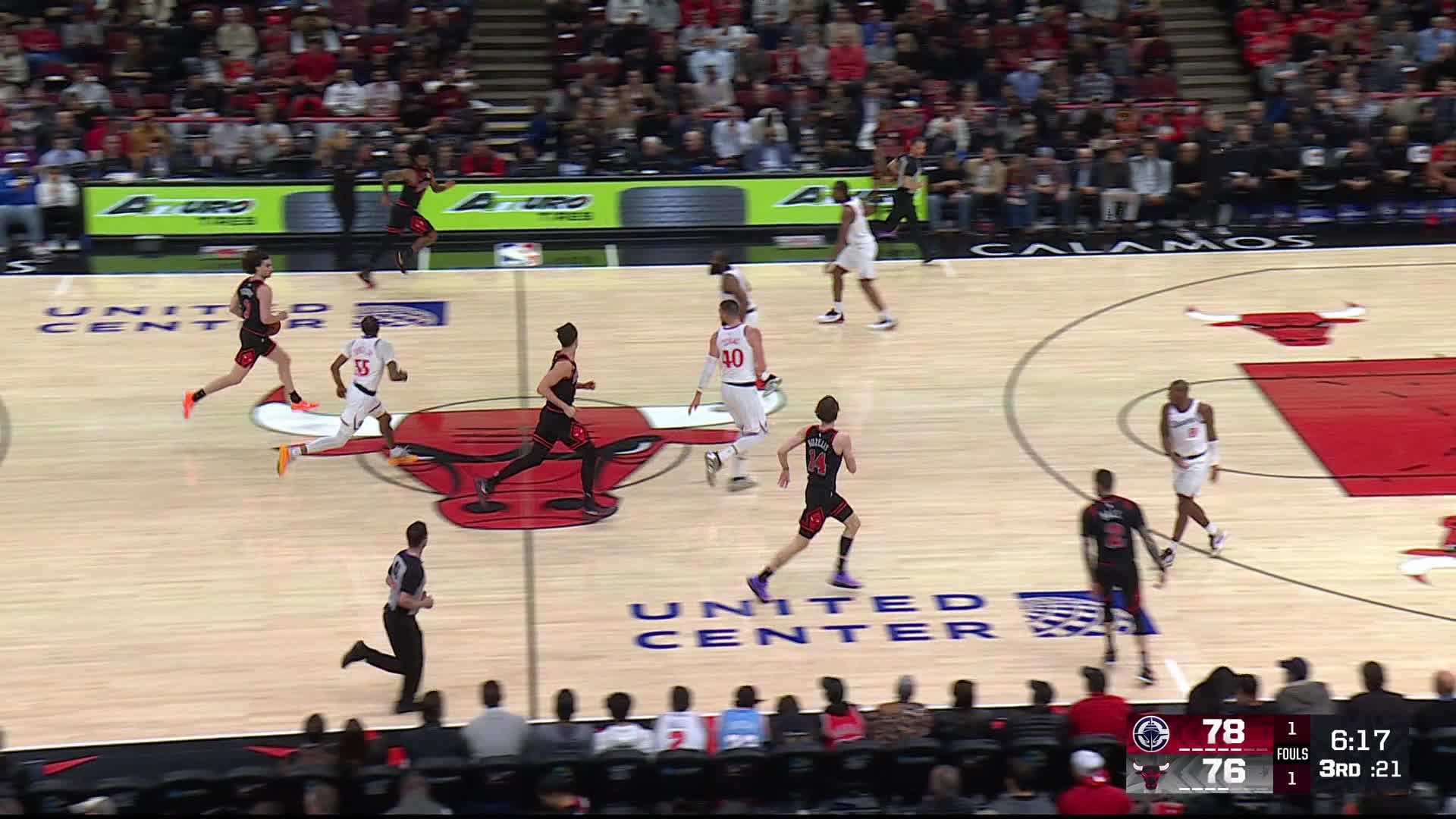 Lonzo hits the catch-and-shoot triple | Chicago Bulls