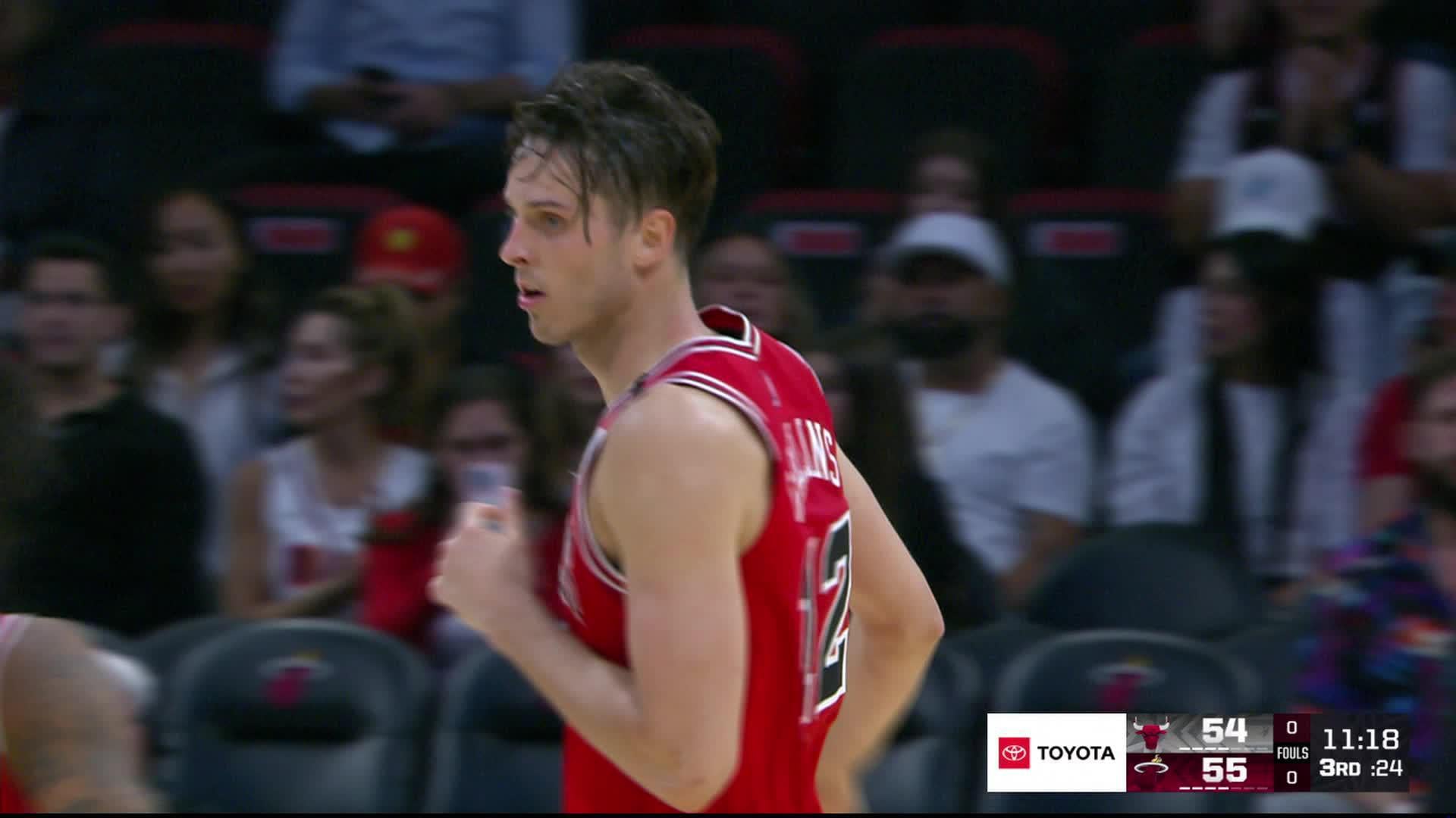 Zach Collins hits back-to-back triples! | Chicago Bulls