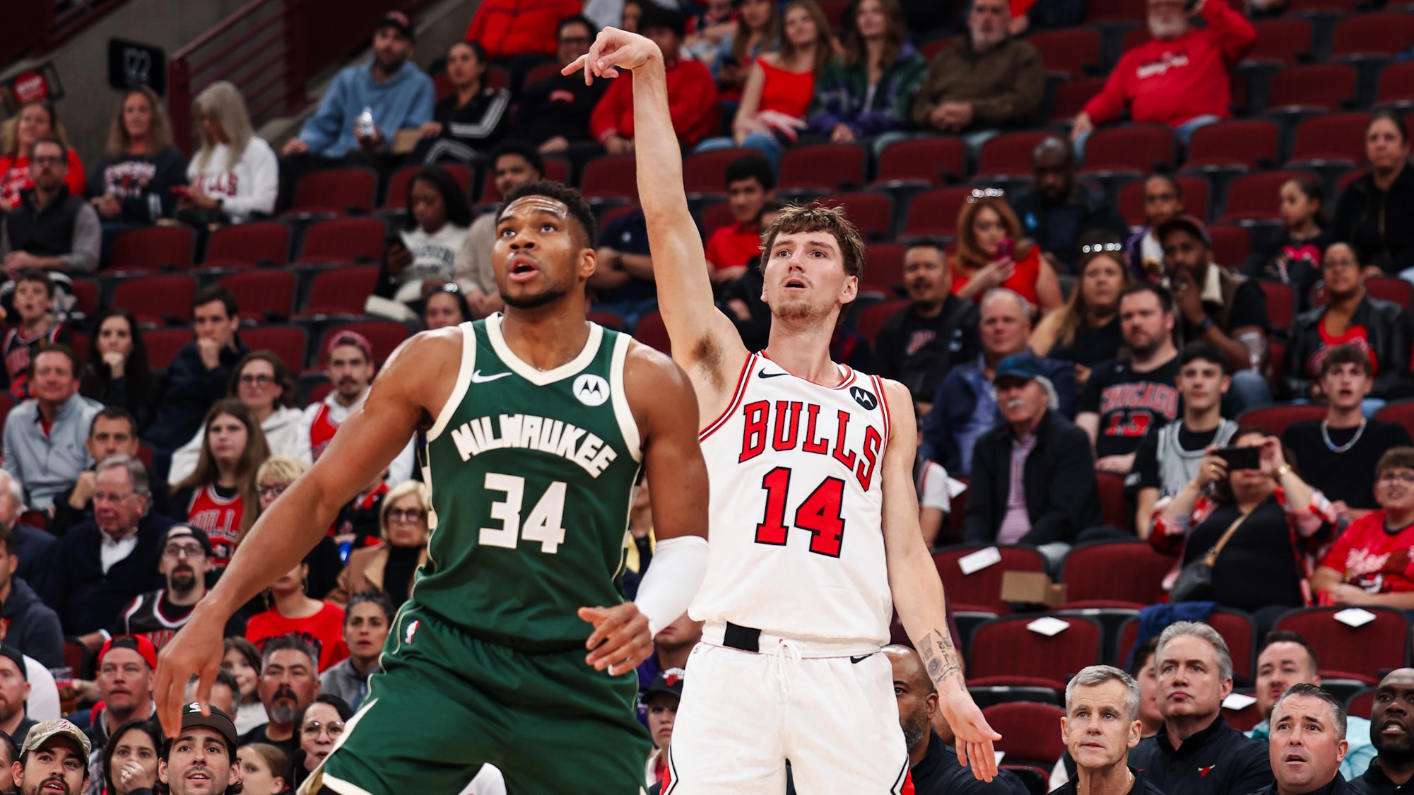 Matas Buzelis, Ayo Dosunmu shine in preseason loss to the Bucks ...