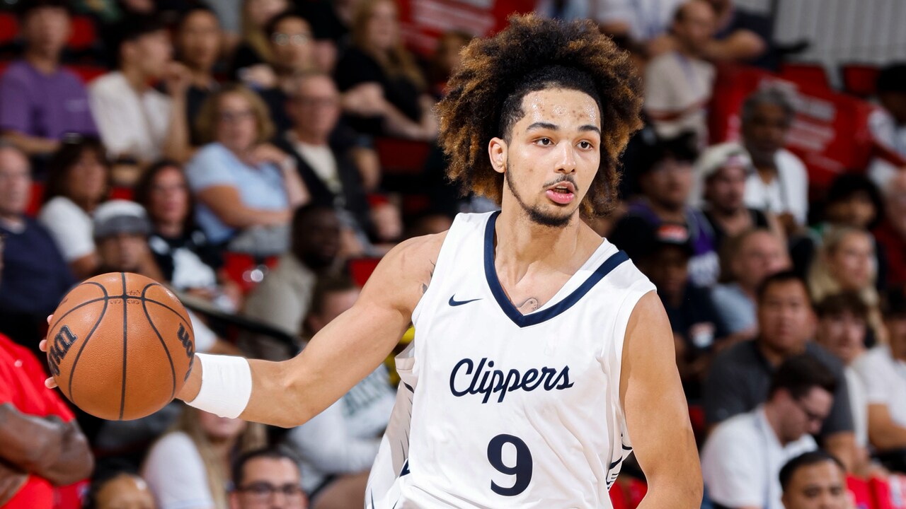 Bulls sign Trentyn Flowers to two-way contract | Chicago Bulls