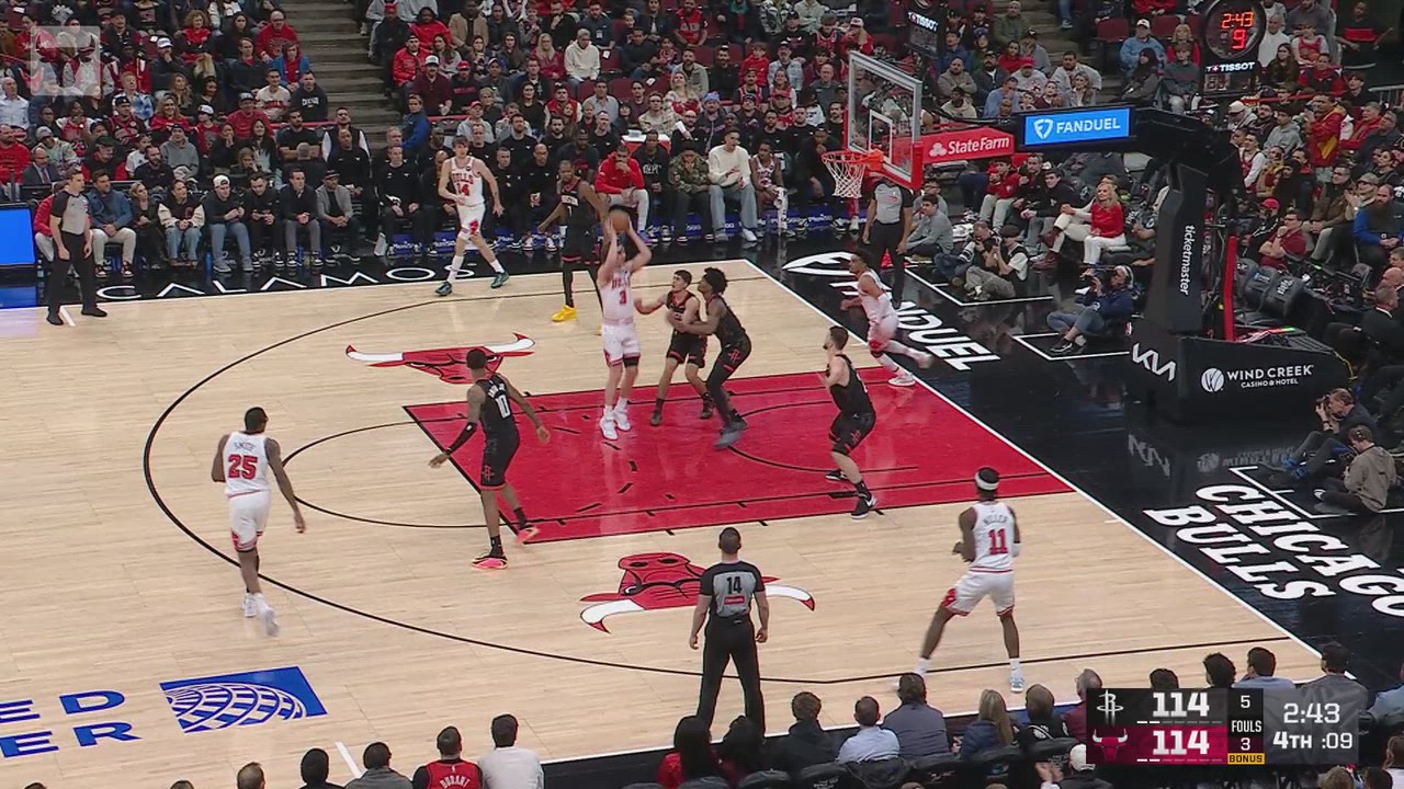 Leonard Miller drives and dunks it | Chicago Bulls