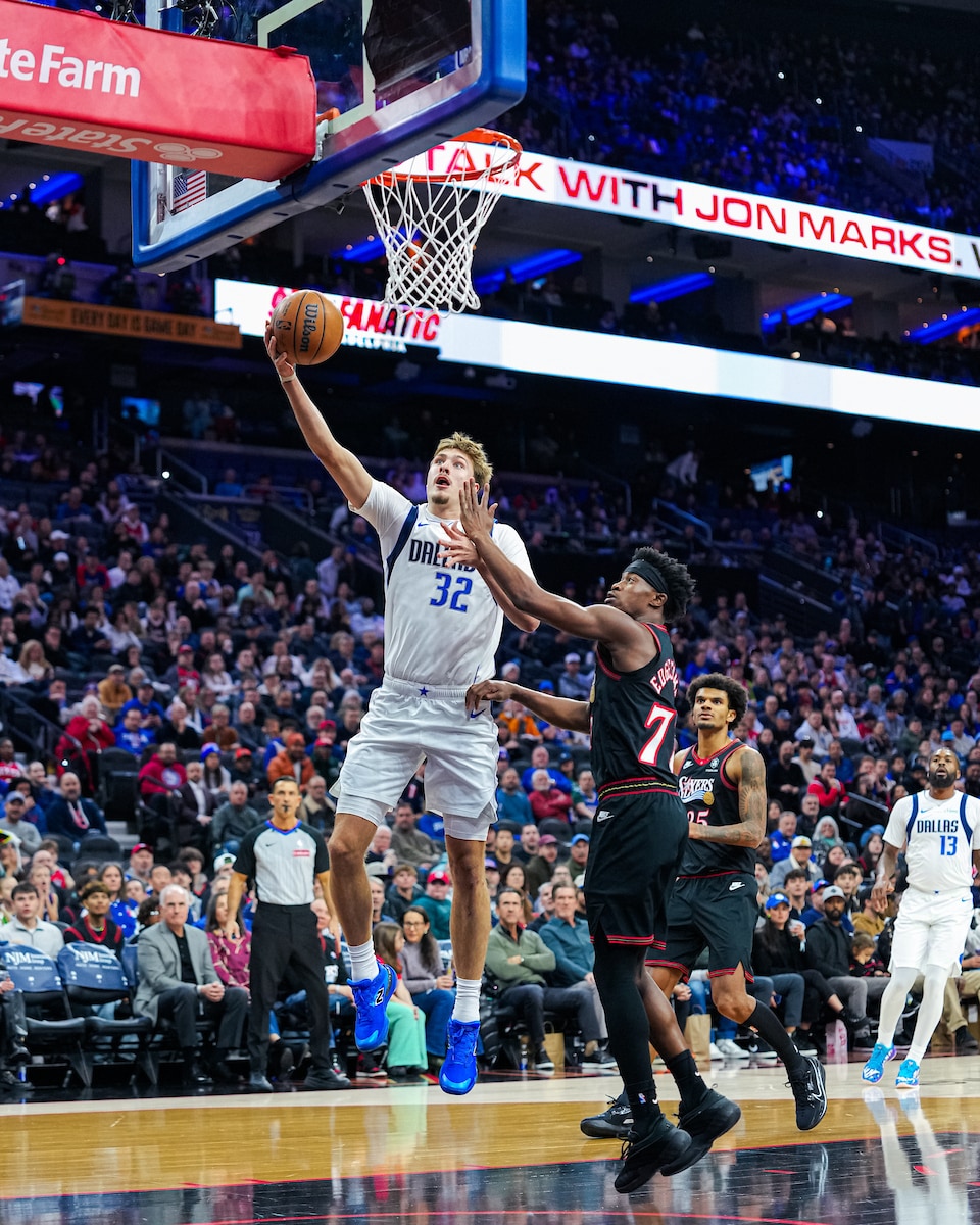 Edgecombe edges Flagg as rookies take the spotlight in loss to Sixers ...