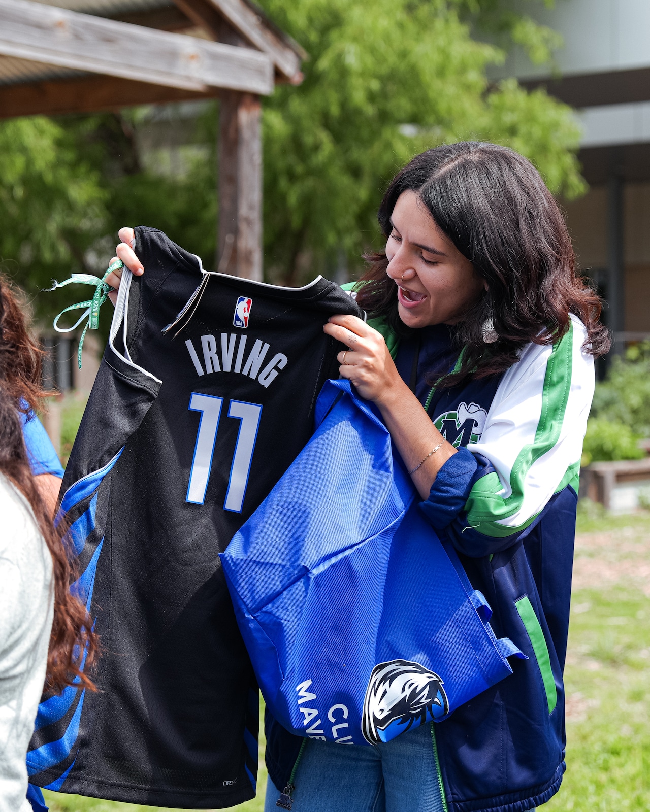 Mark Aguirre gets emotional as Mavs retire his No. 24 jersey | Dallas ...
