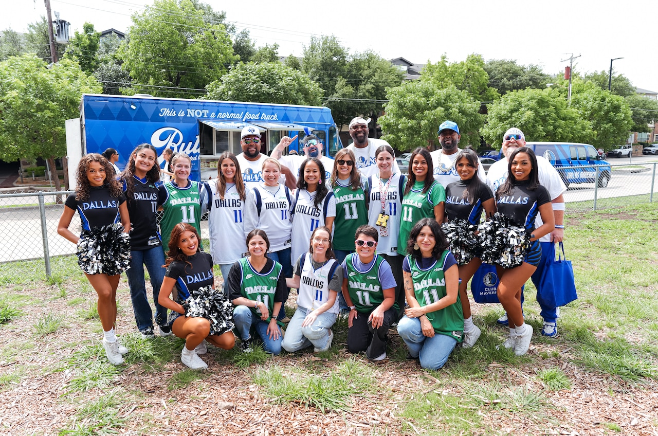 Mark Aguirre gets emotional as Mavs retire his No. 24 jersey | Dallas ...