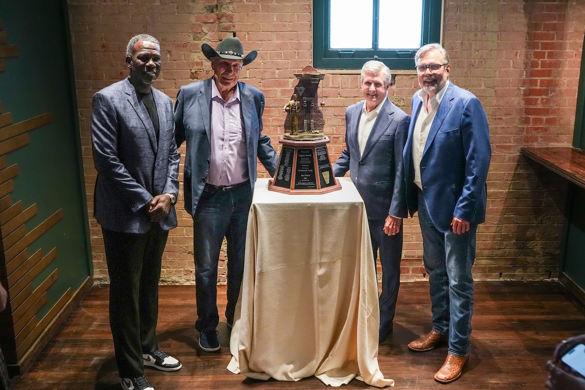 DALLAS MAVERICKS NAME MIKE SCHMITZ GENERAL MANAGER | Dallas Mavericks
