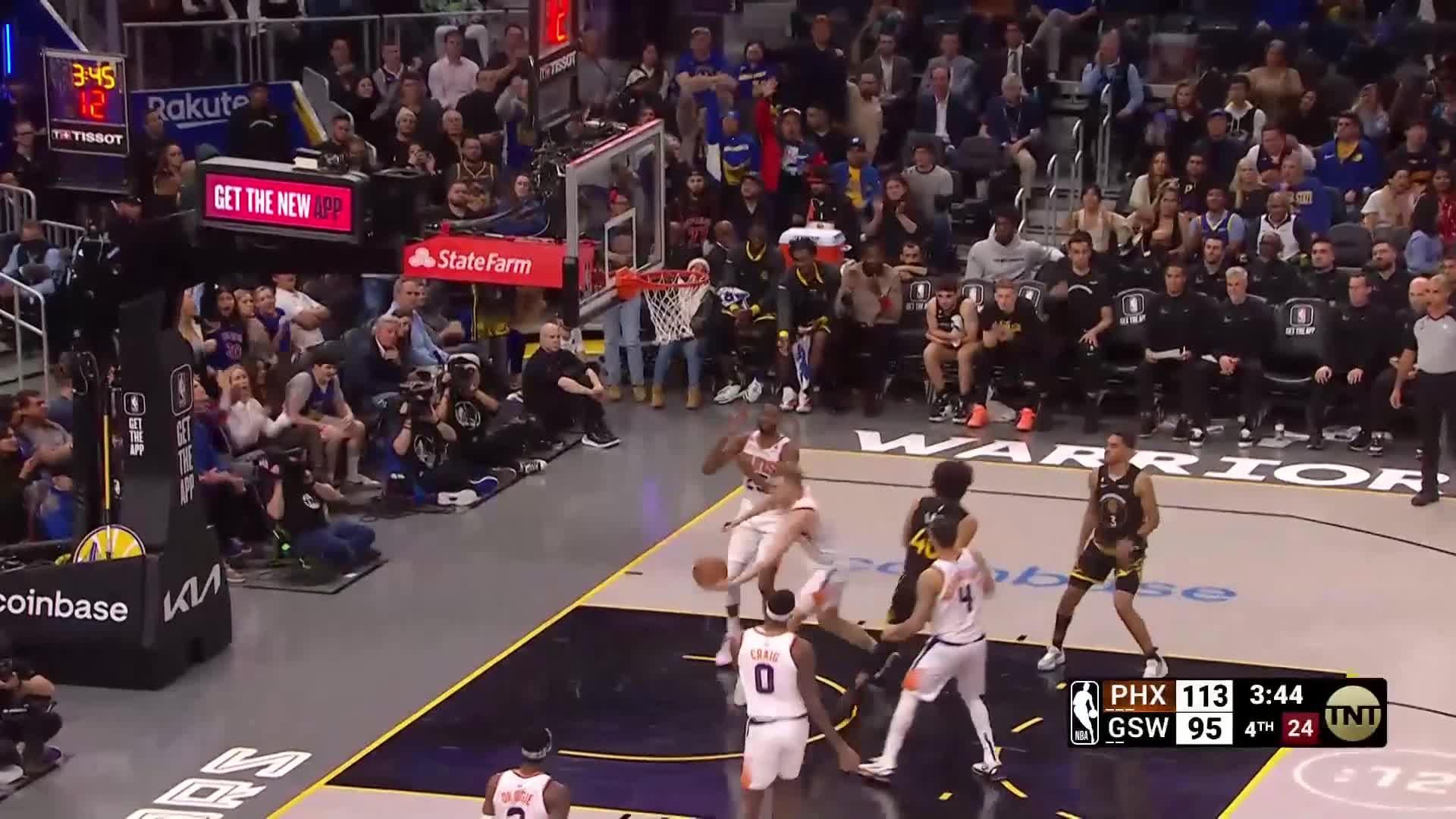 Stephen Curry nails it from behind the arc | Golden State Warriors