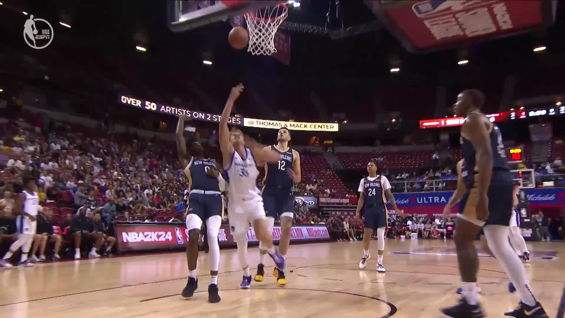 Podziemski Feeds Jayce Johnson for And-1 | Golden State Warriors
