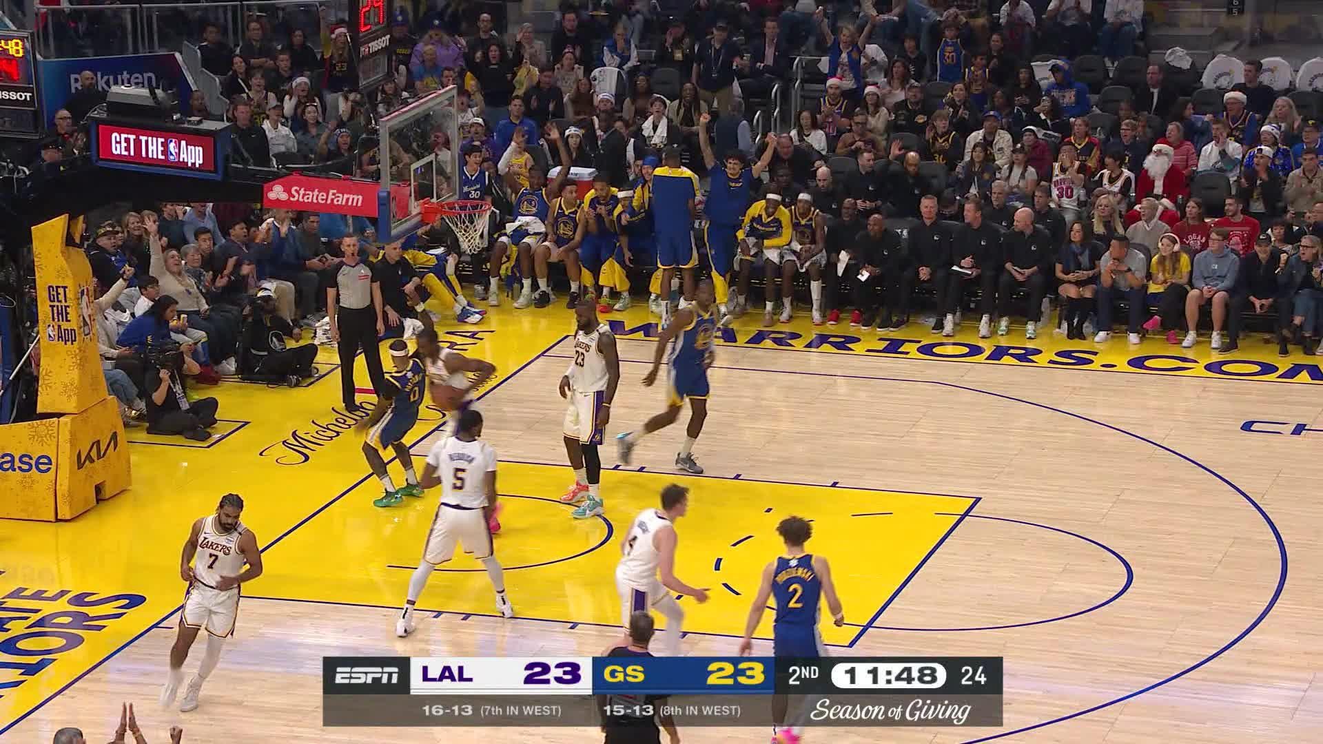 Gary Payton II with the huge dunk!