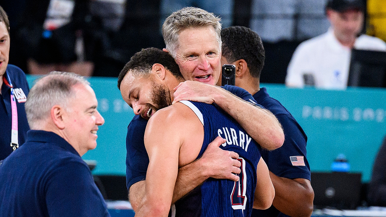USA Basketball Honors Stephen Curry as Athlete of the Year, Steve Kerr as Coach of the Year