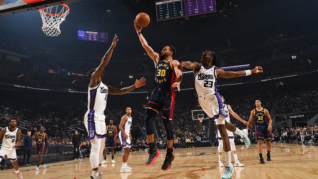 Stephen Curry's Highlight-Packed Performance Comes in Warriors' Loss to ...