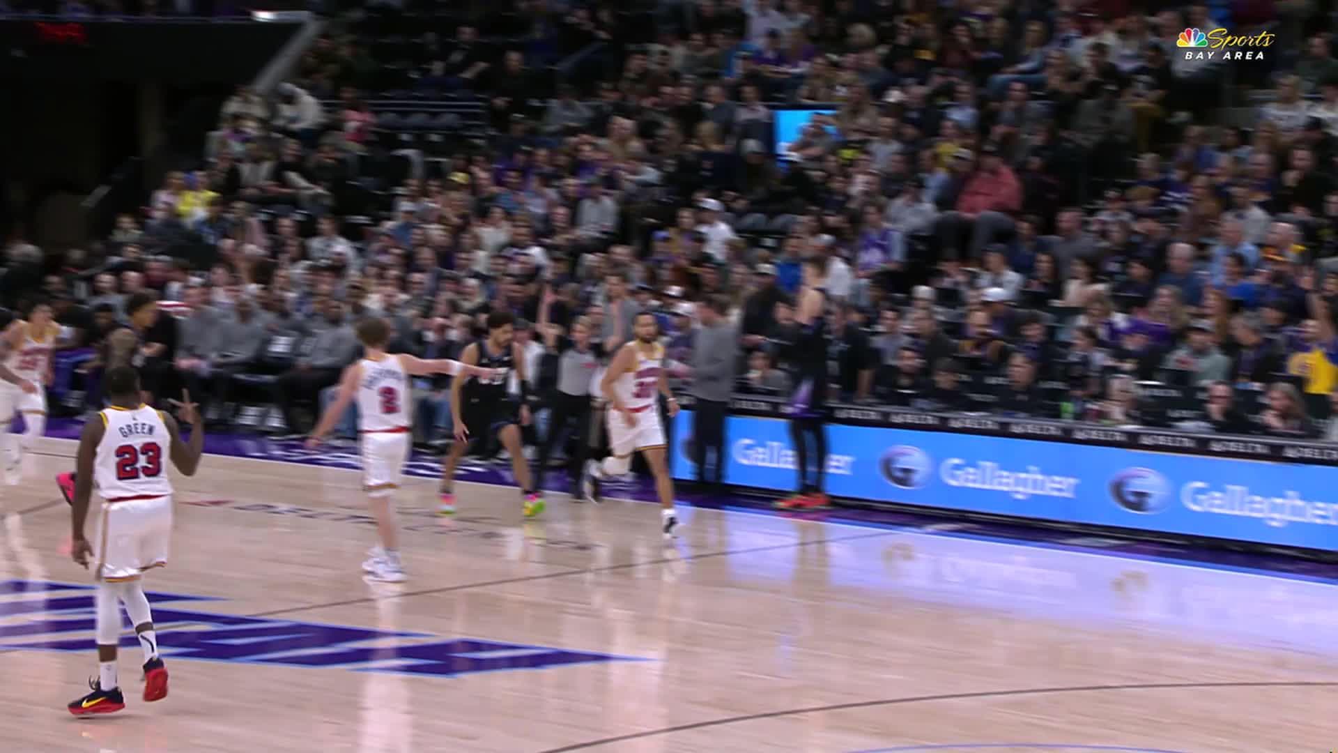 Stephen Curry nails it from behind the arc | Golden State Warriors