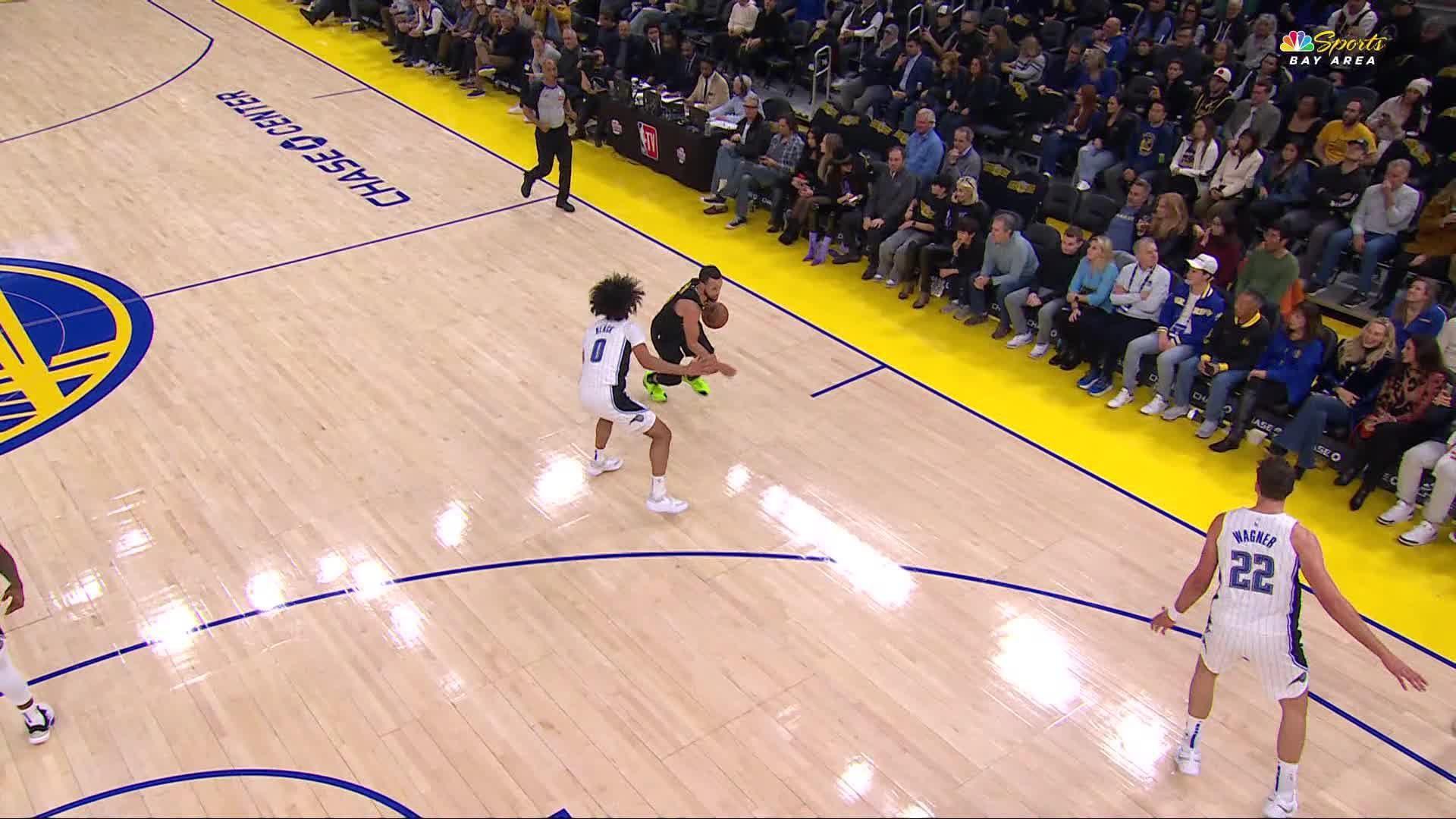 Stephen Curry finishes through contact | Golden State Warriors