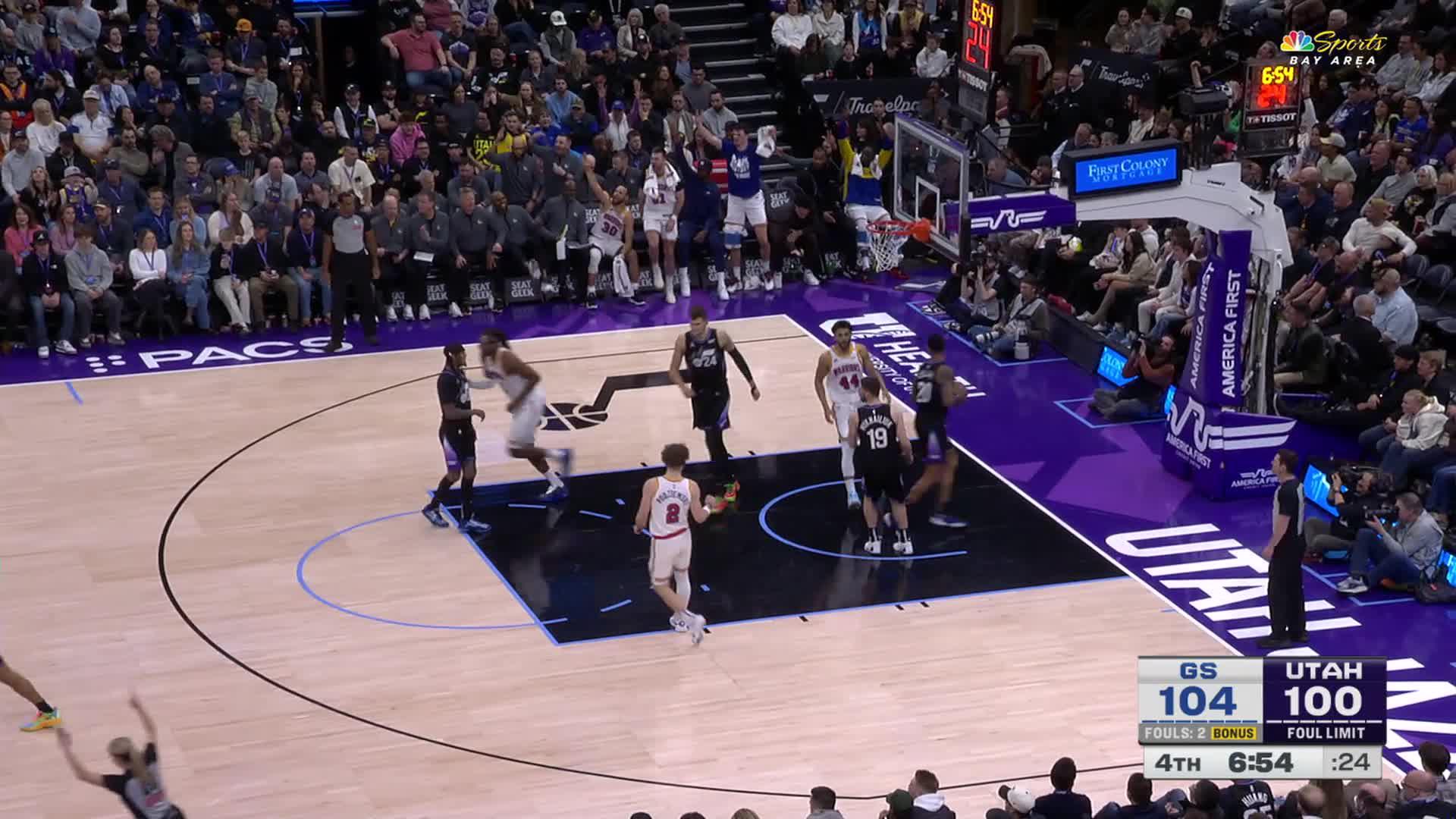 Buddy Hield nails it from behind the arc