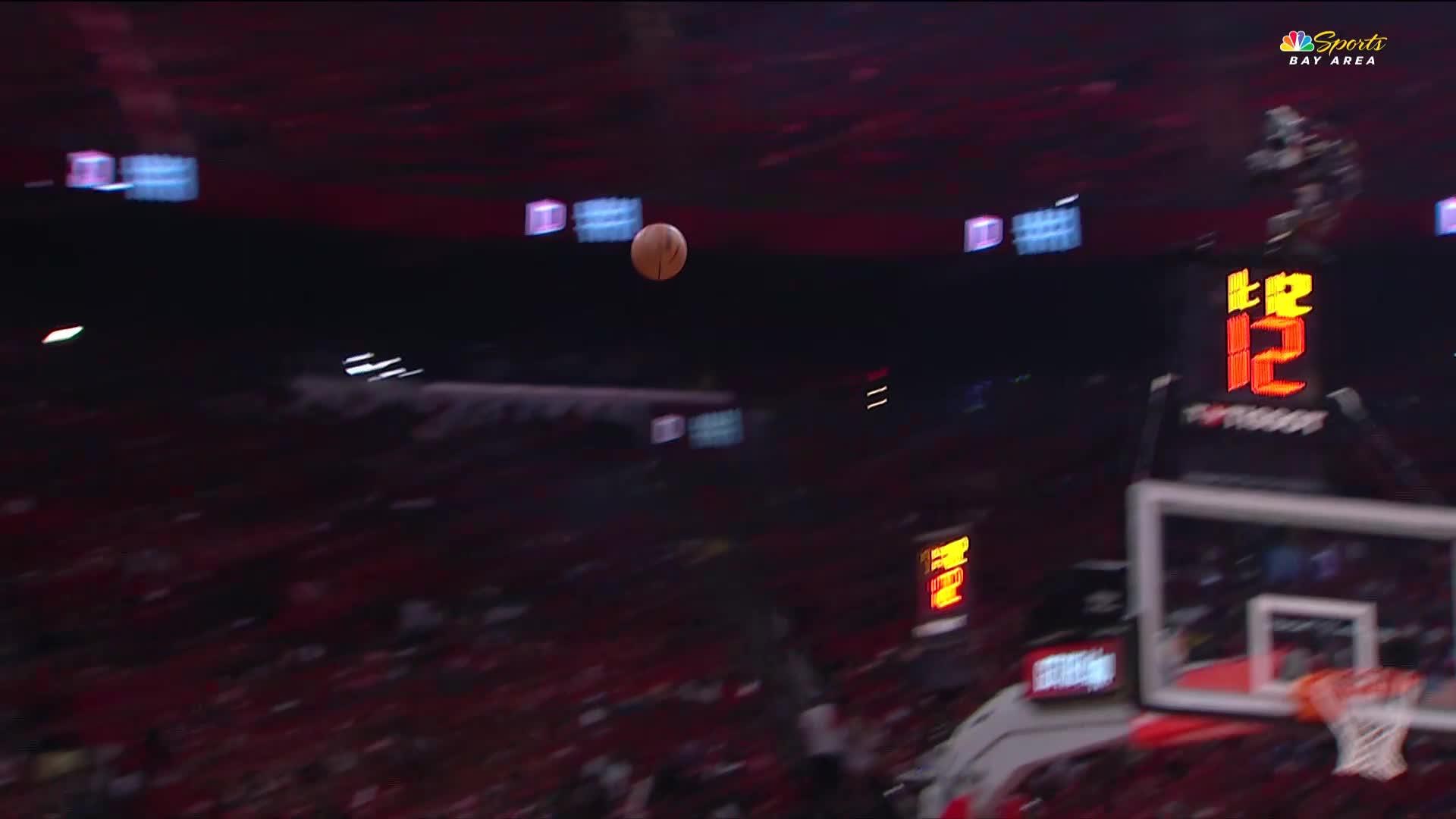 Stephen Curry with one of the day's best assists | Golden State Warriors