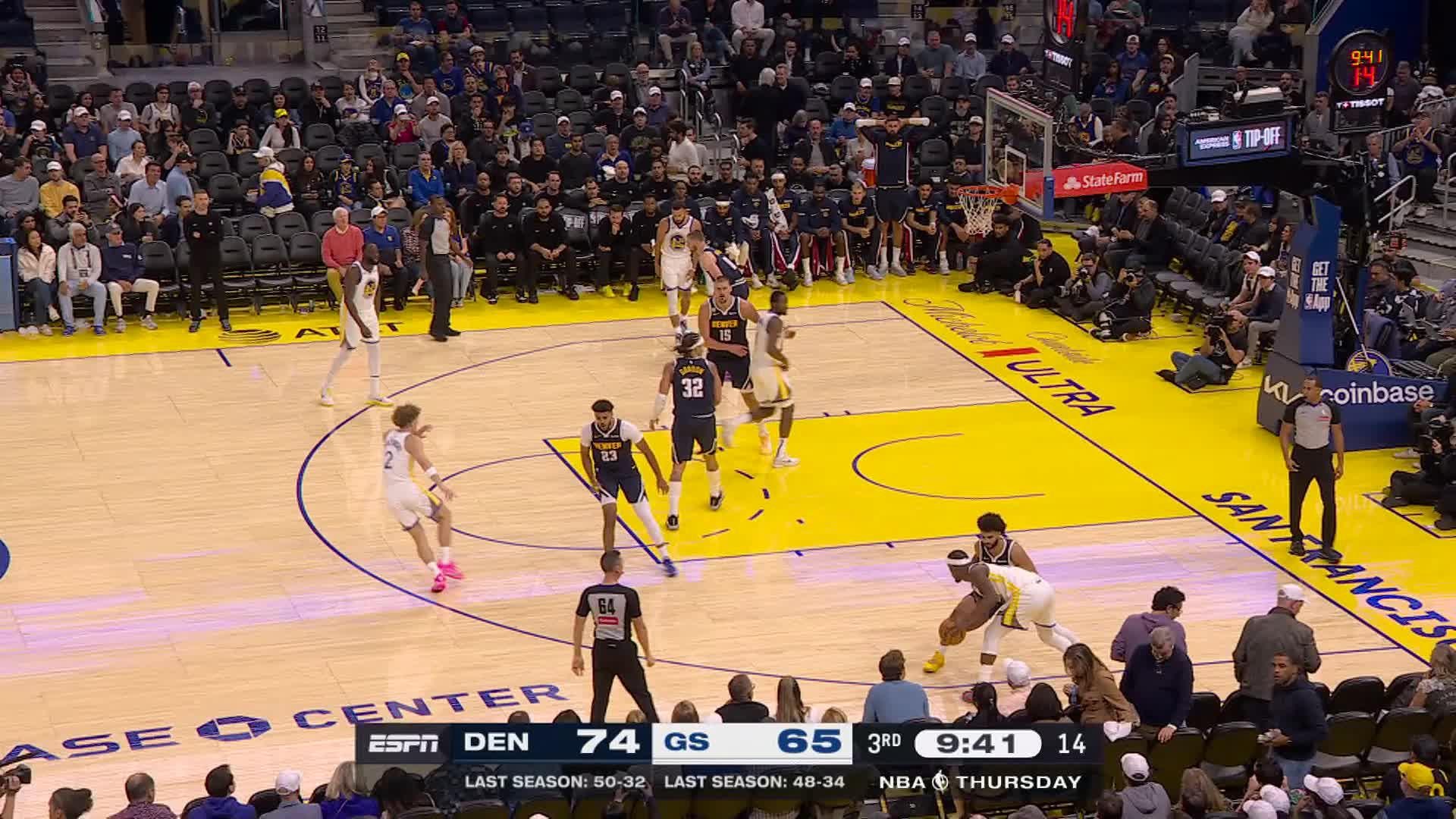 Stephen Curry nails it from behind the arc | Golden State Warriors