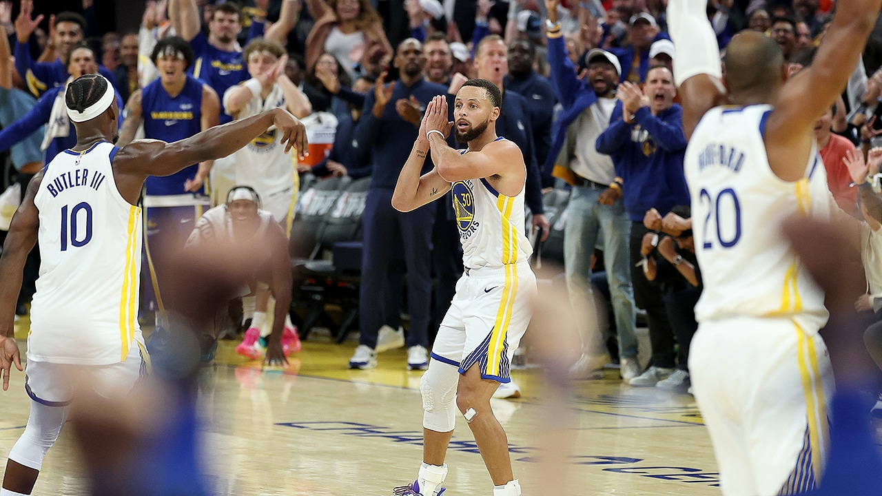 Stephen Curry Scores 42 Points, Willing Warriors to Overtime Win in ...