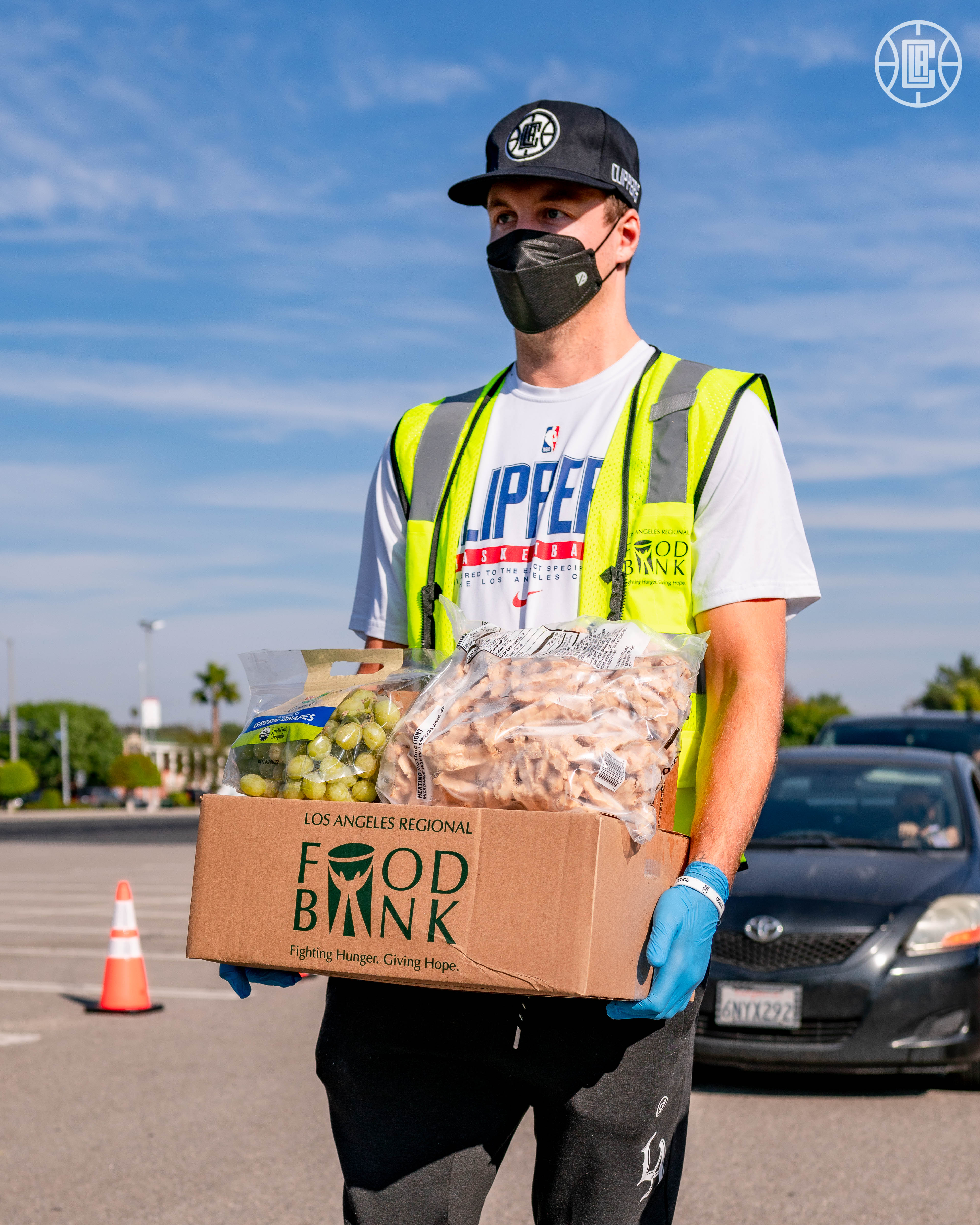 Feed the Community Photo Gallery | NBA.com