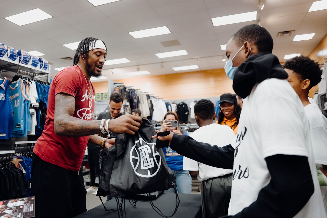 Back to School with Robert Covington Photo Gallery | NBA.com