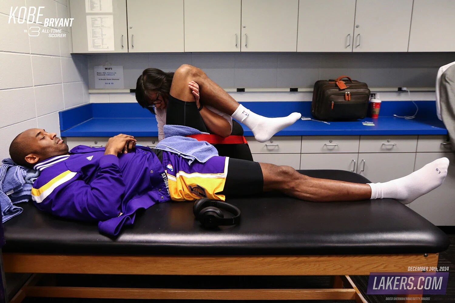 History Day in Photos Kobe Passes Jordan | NBA.com