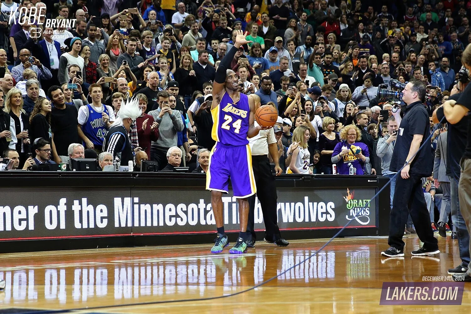 History Day in Photos Kobe Passes Jordan | NBA.com