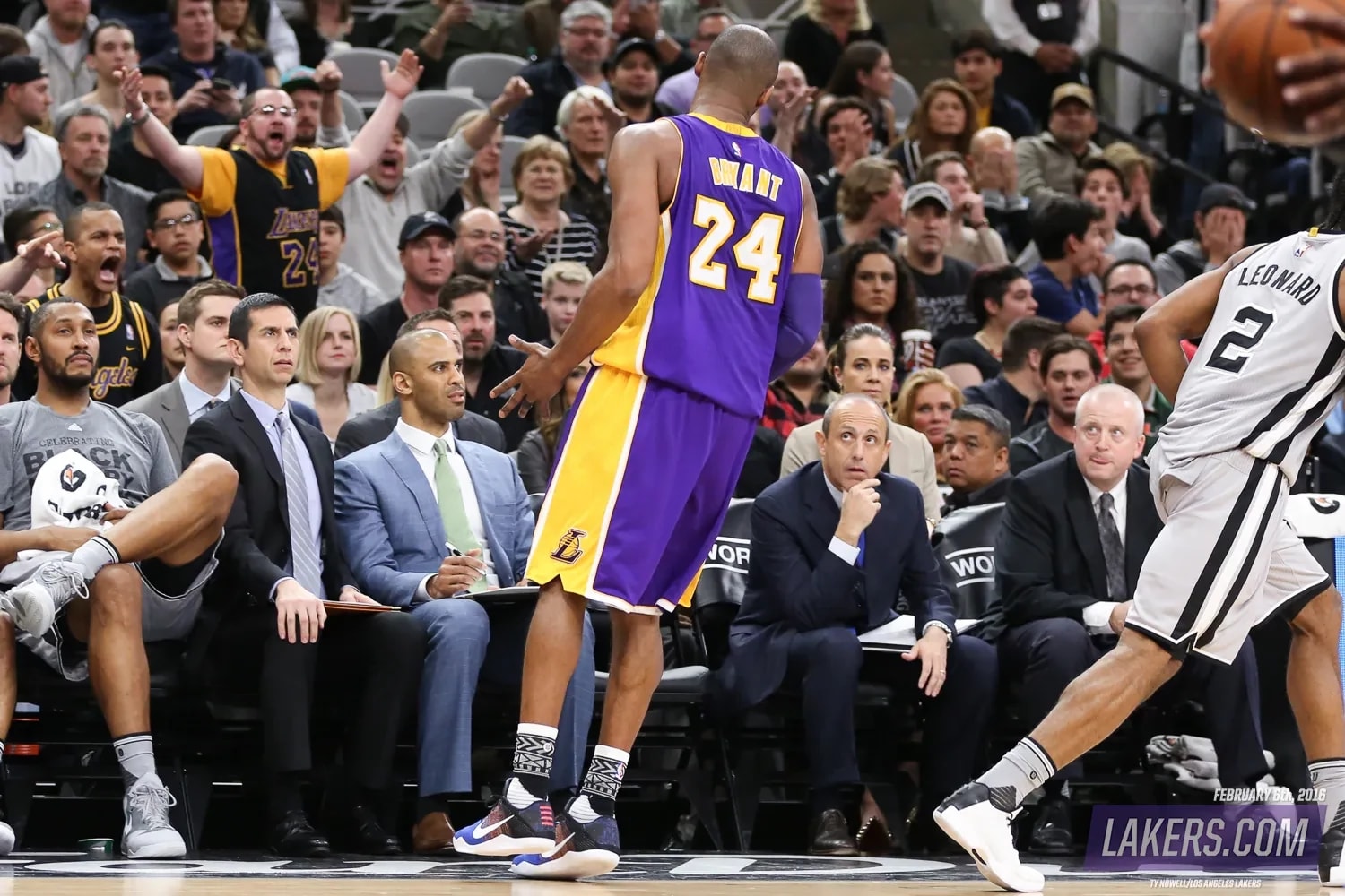 History Day in Photos Kobe Final Game San Antonio | NBA.com