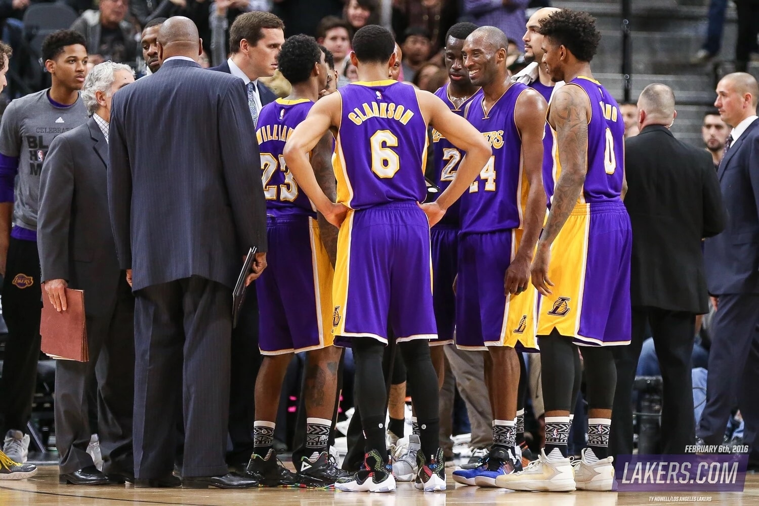 History Day in Photos Kobe Final Game San Antonio | NBA.com