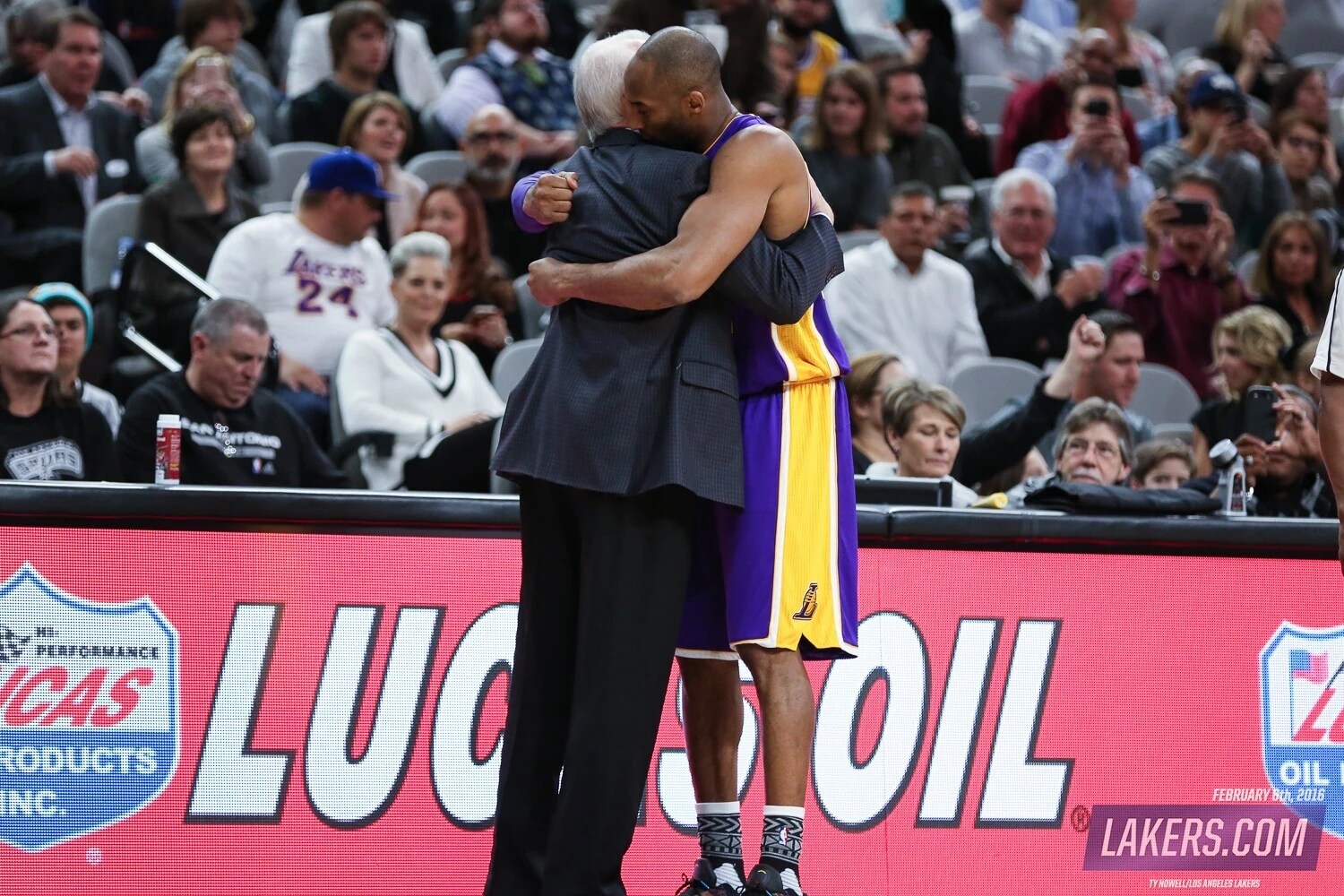 History Day in Photos Kobe Final Game San Antonio | NBA.com