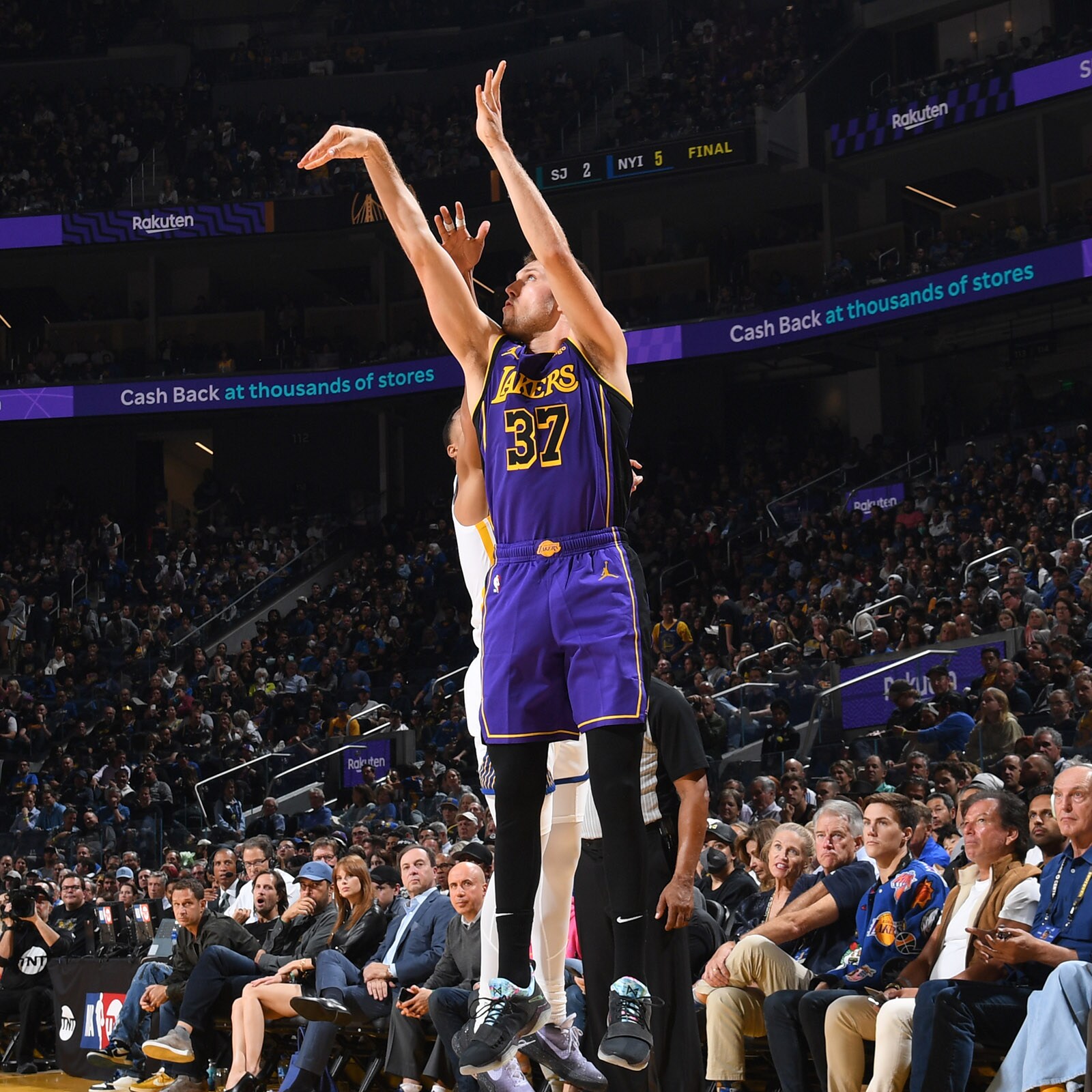 Photos: Lakers at Warriors (10/18/22) Photo Gallery | NBA.com