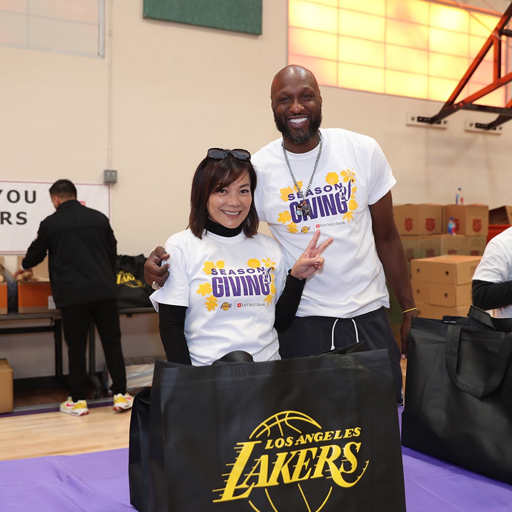 Photos: Lakers Turkey Giveaway 2022 | Los Angeles Lakers