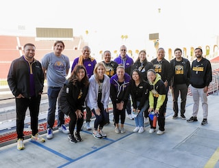 Los Angeles Lakers Teams Up with L.A. Works at the Annual MLK Day of ...
