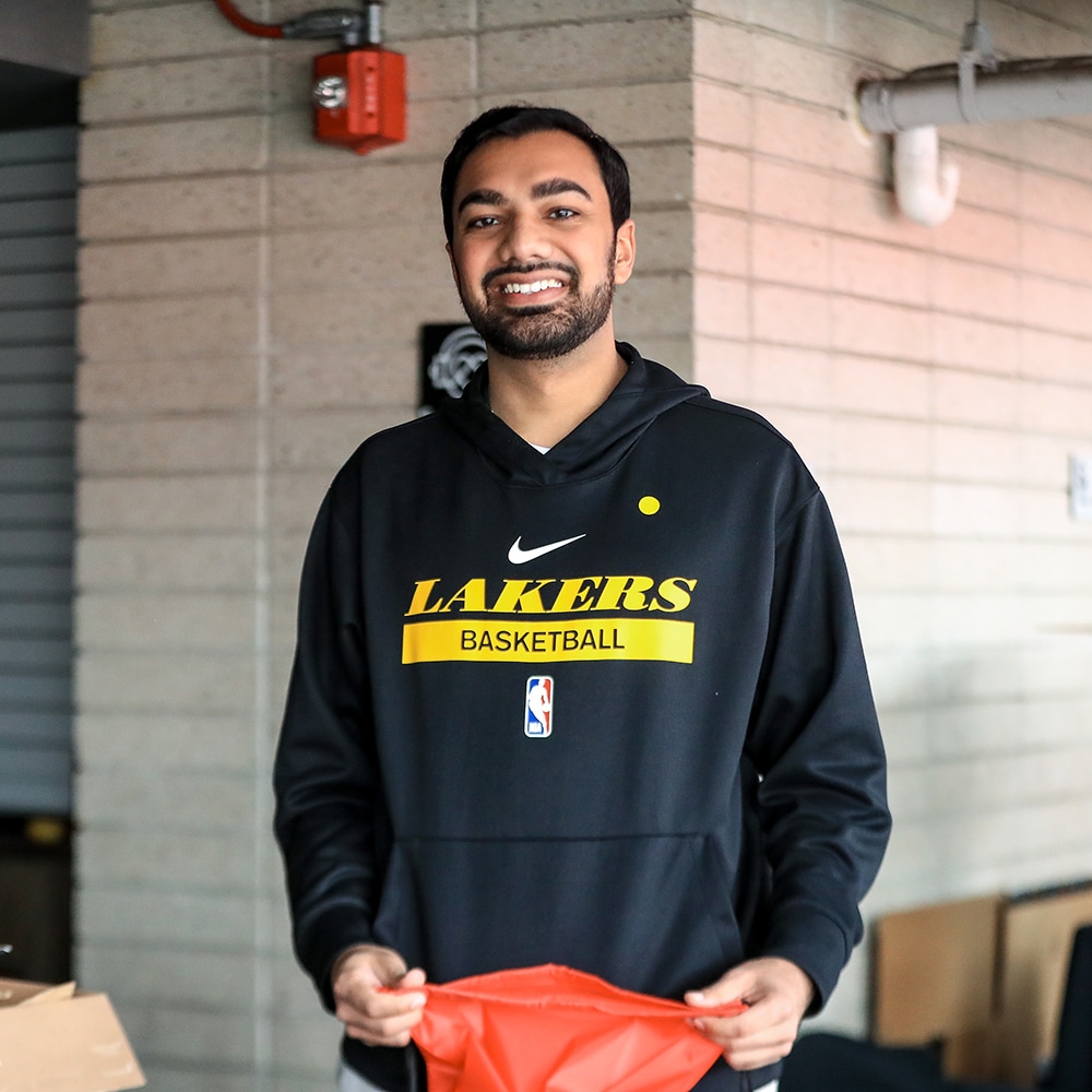Los Angeles Lakers Teams Up with L.A. Works at the Annual MLK Day of ...