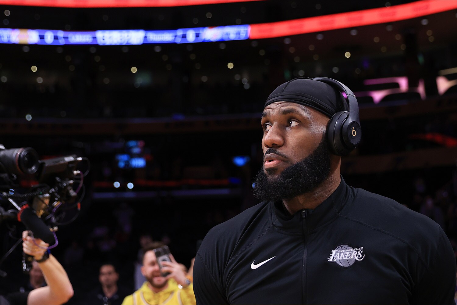 A Night In Photos: Watching LeBron Become the Scoring King | NBA.com