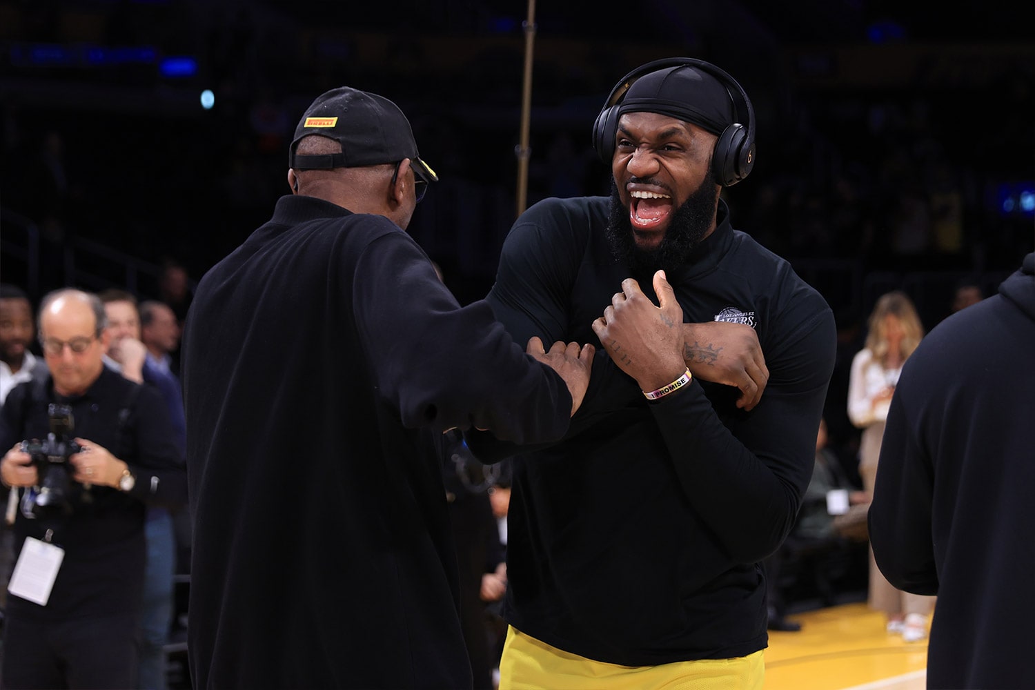 A Night In Photos: Watching LeBron Become the Scoring King | NBA.com