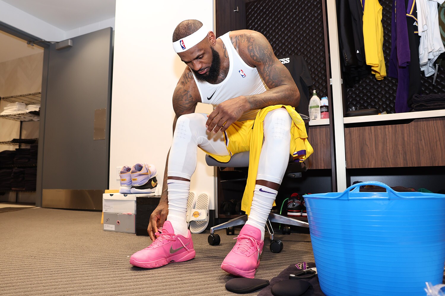 A Night In Photos: Watching LeBron Become the Scoring King | NBA.com