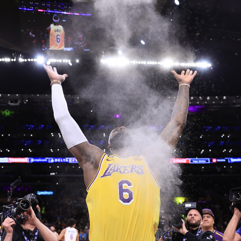 A Night In Photos: Watching LeBron Become the Scoring King