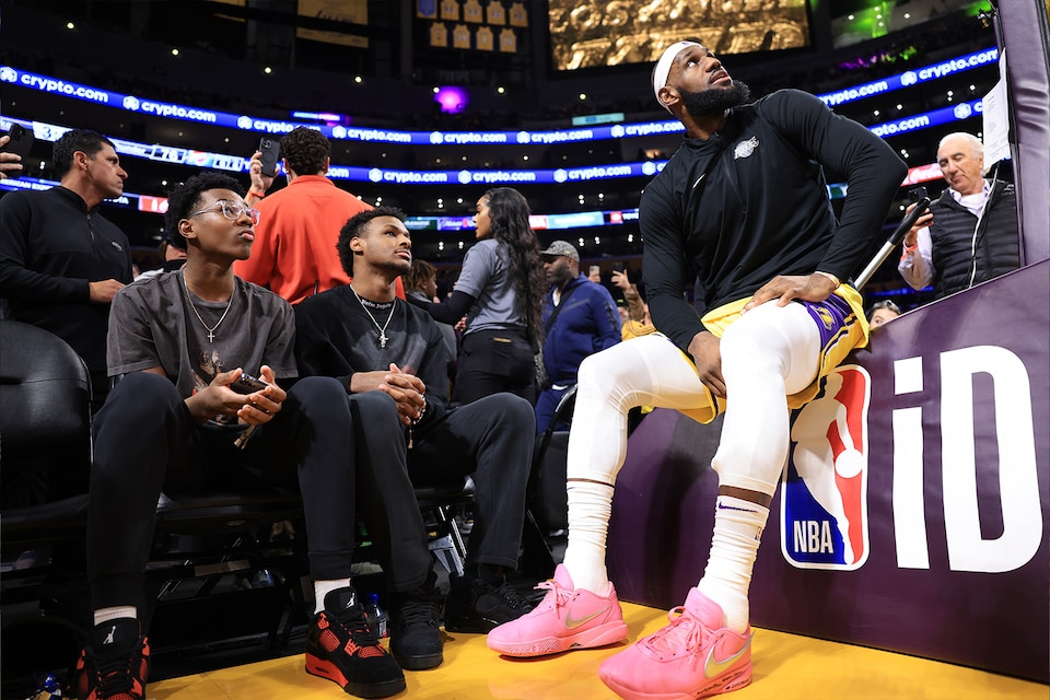 A Night In Photos: Watching LeBron Become the Scoring King