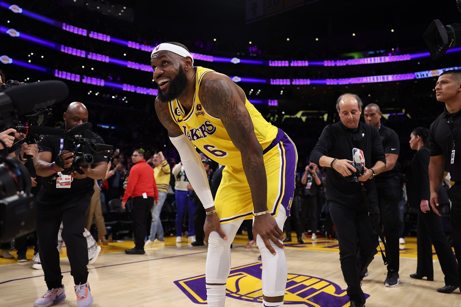 A Night In Photos: Watching LeBron Become the Scoring King | NBA.com