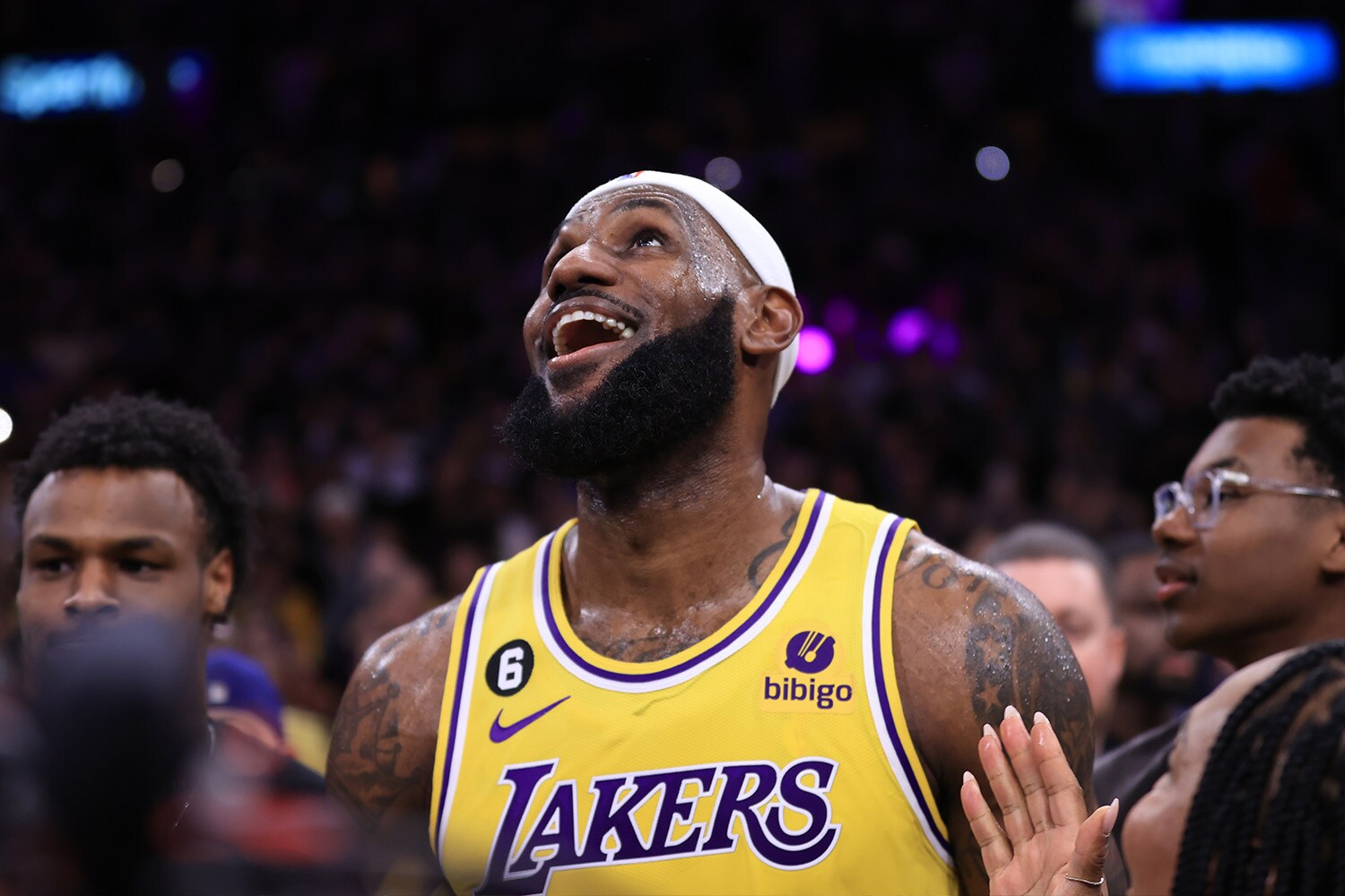 A Night In Photos: Watching LeBron Become the Scoring King | NBA.com