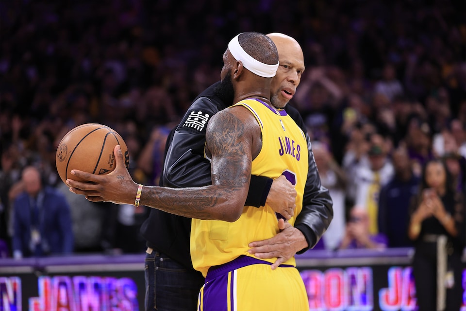 A Night In Photos: Watching LeBron Become the Scoring King