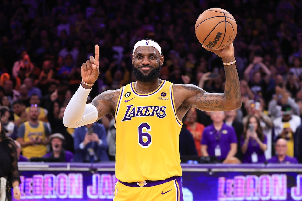 A Night In Photos: Watching LeBron Become the Scoring King