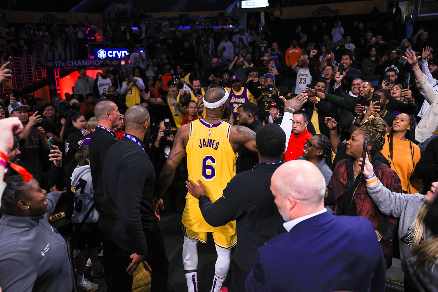 A Night In Photos: Watching LeBron Become the Scoring King | NBA.com