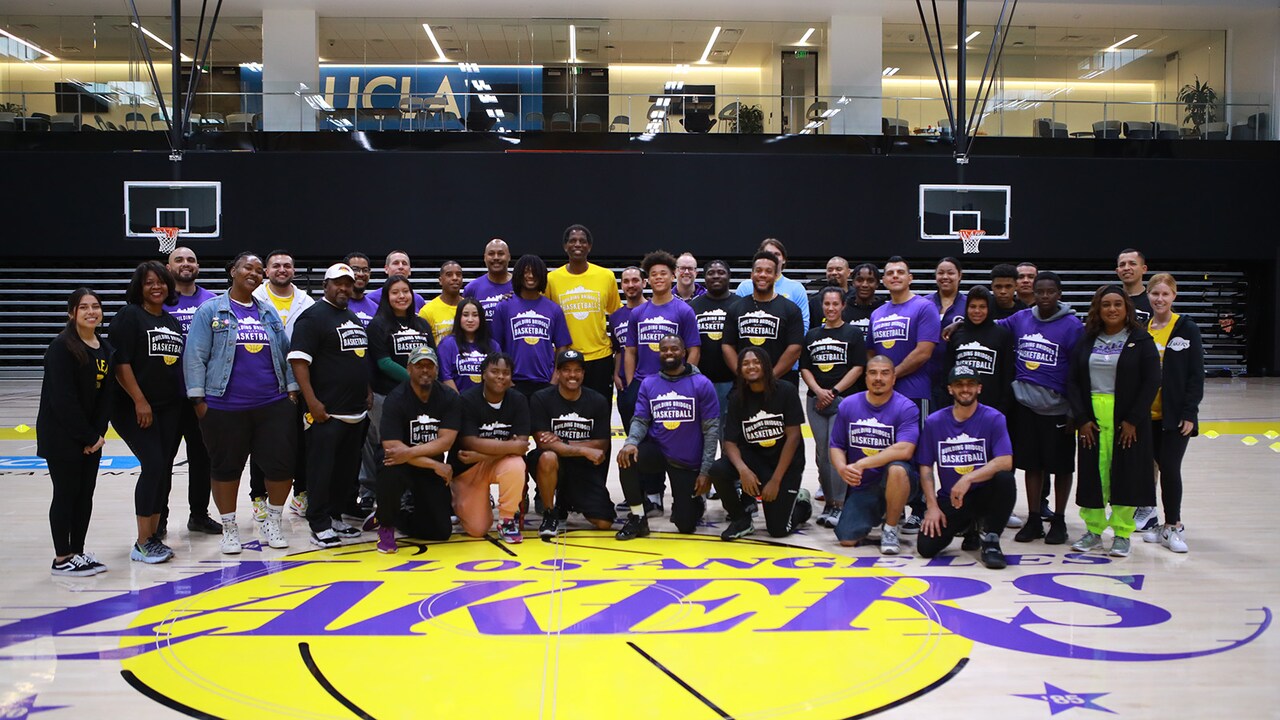 Photos: Building Bridges with Basketball Photo Gallery | NBA.com